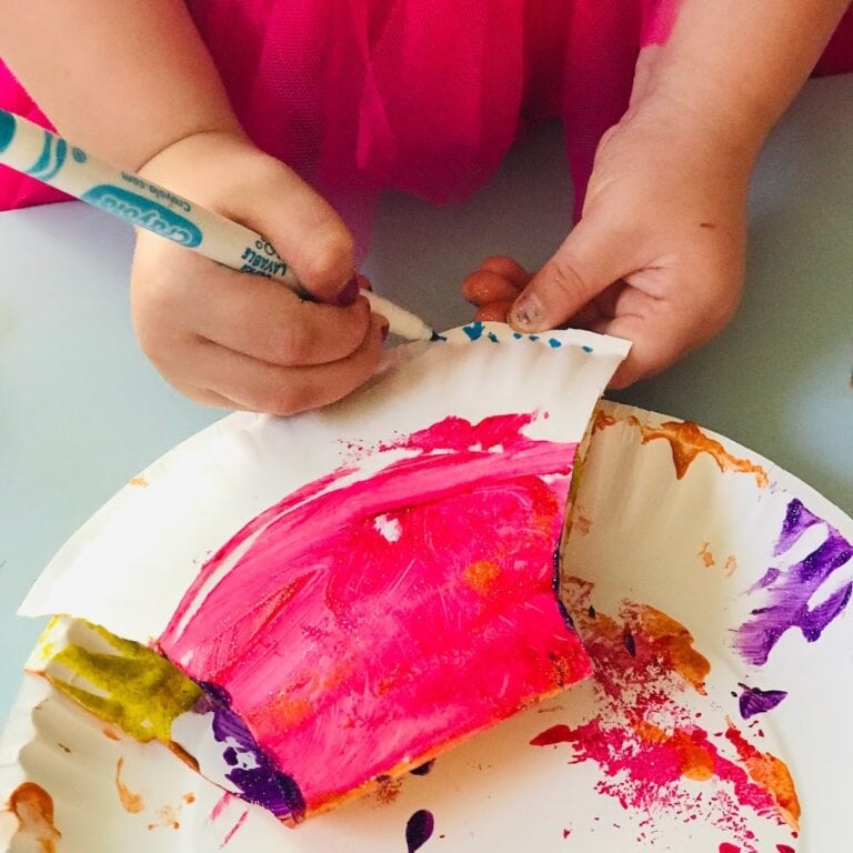 Paper Plate Seashell Craft for Kids (Easy Beach & Ocean Craft) - Platein28