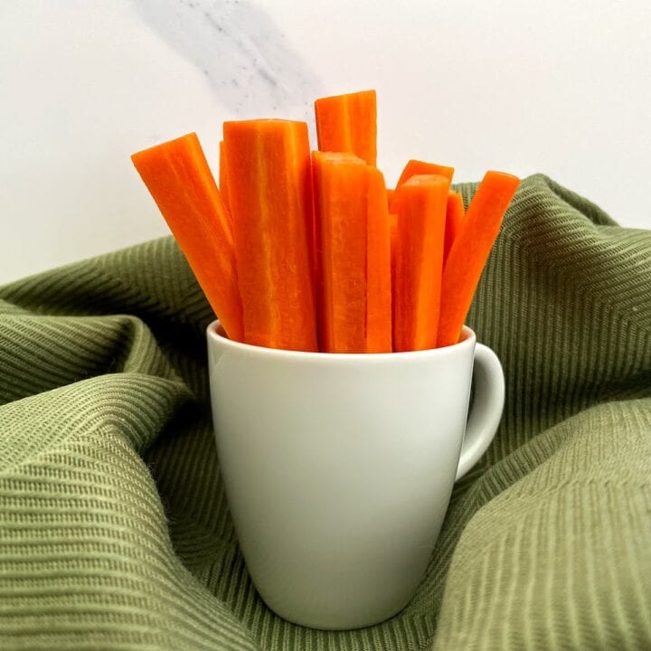 How to Cut Carrot Sticks (for Kids!) - Platein28