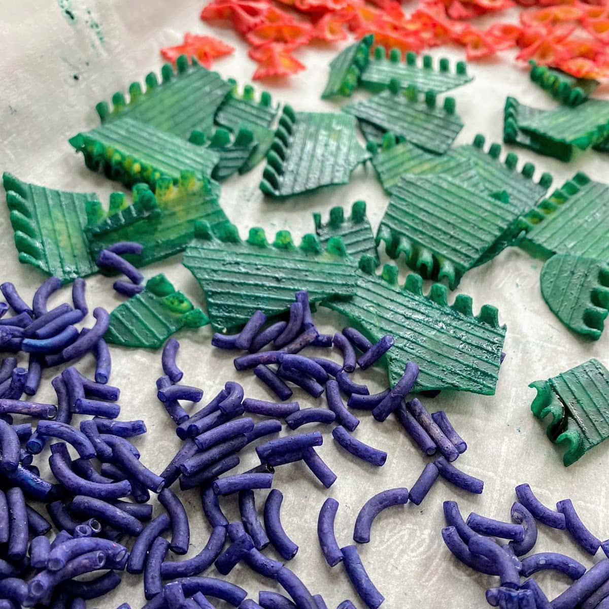 How to Dye Pasta for Crafts - Platein28