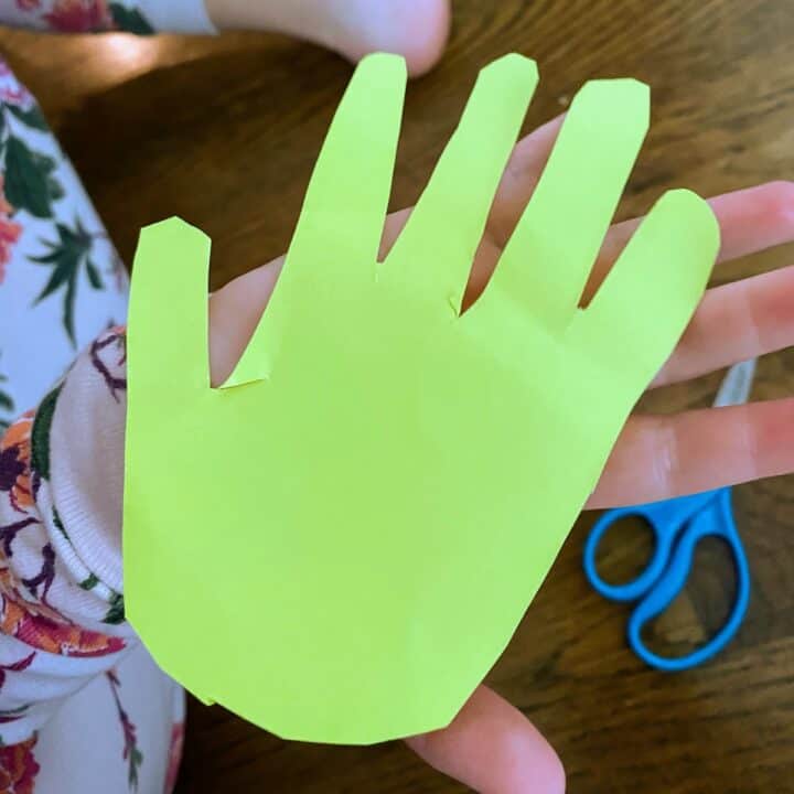 Handprint Corn on the Cob Craft for Kids (Easy Fall Activity!) - Platein28