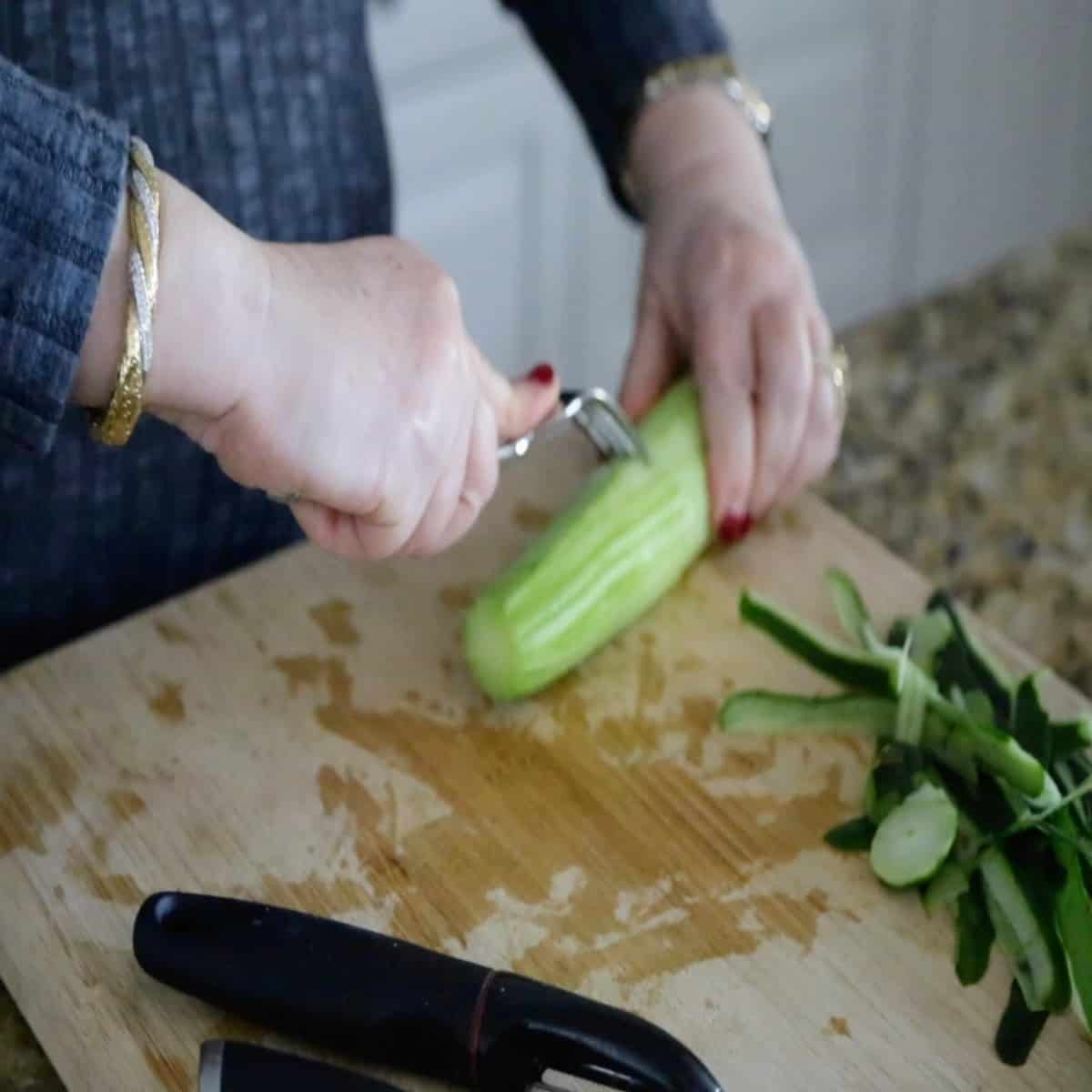 How to Cut Cucumbers for Kids (Flower Shapes They'll Love) - Platein28