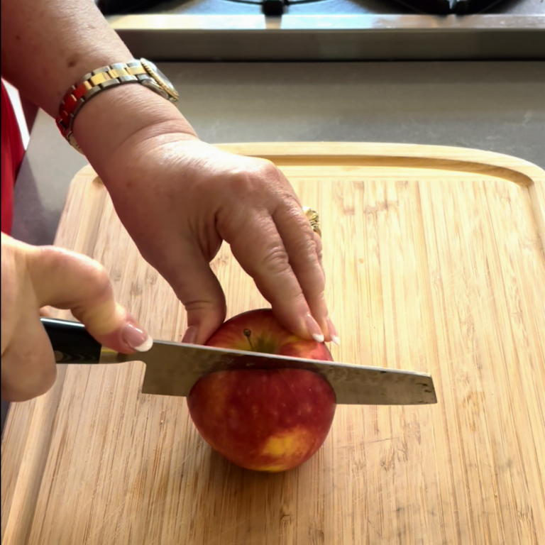 How to Slice an Apple (Quick, No-Gadget Method) - Platein28