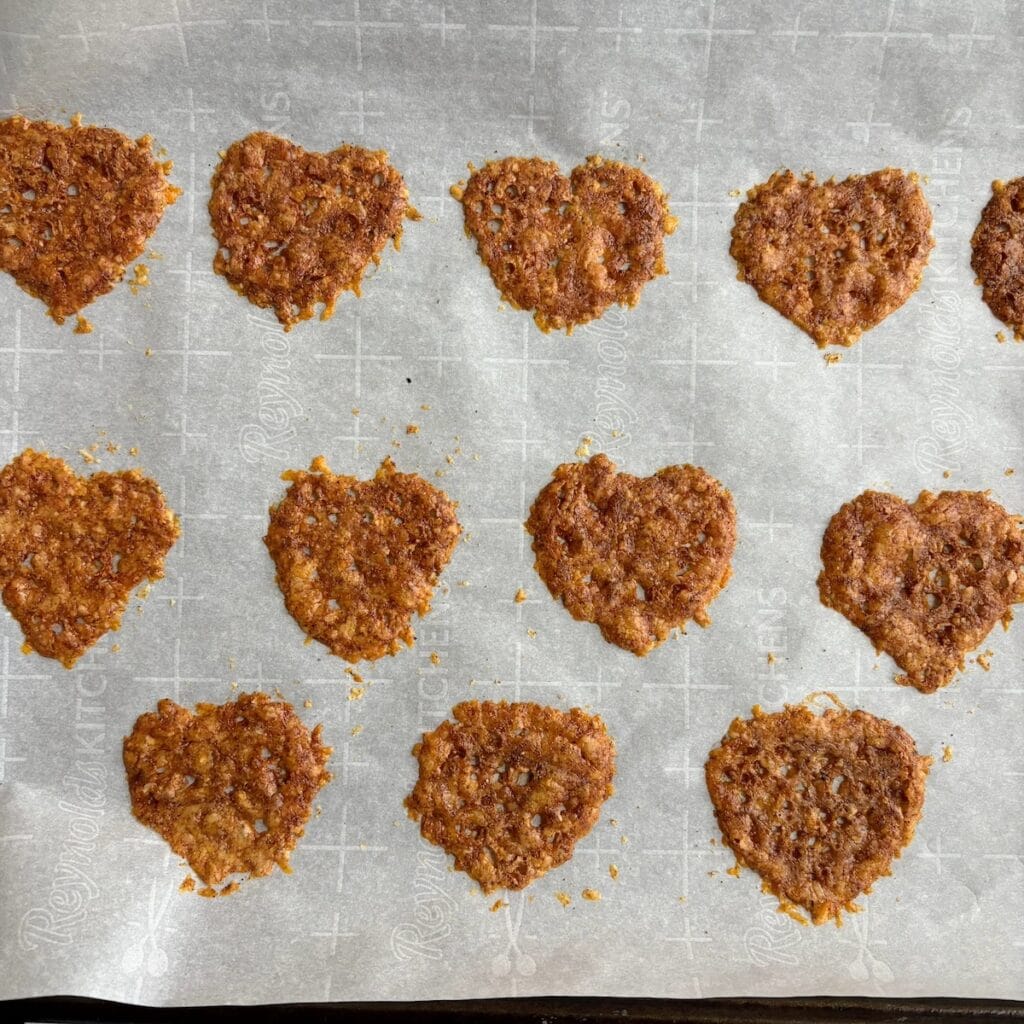 Heart-Shaped Baked Cheese Crisps - Platein28