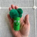 Easy Kids Craft with Wine Corks (Broccoli Craft) - Platein28