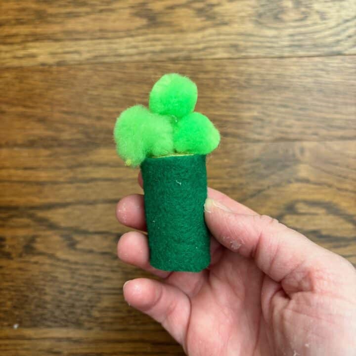 Easy Kids Craft with Wine Corks (Broccoli Craft) - Platein28