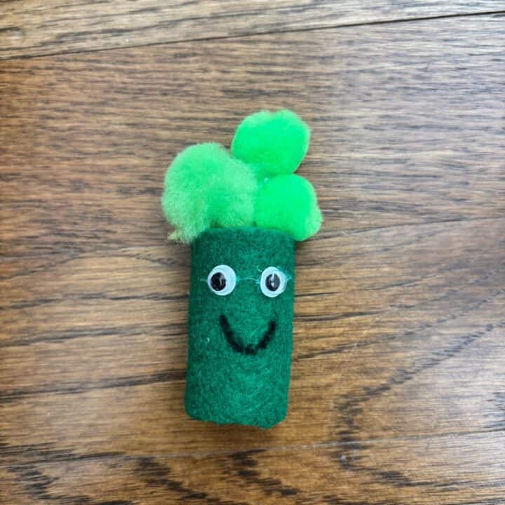 Easy Kids Craft with Wine Corks (Broccoli Craft) - Platein28